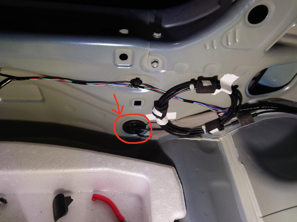 スイフトスポーツ（ZC33S）に9インチナビを取り付け～其の壱 バックカメラ取り付け編 | 雄BISHA（おすびしゃ）