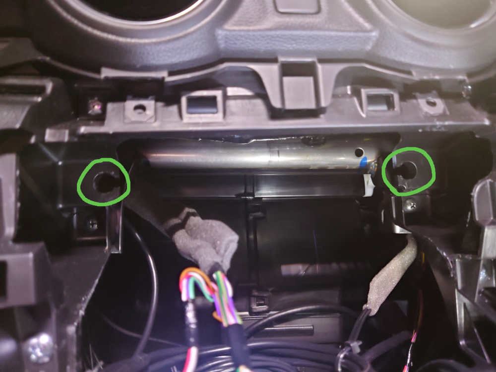 スイフトスポーツ（ZC33S）に9インチナビを取り付け～其の参 ナビ本体取り付け編 | 雄BISHA（おすびしゃ）